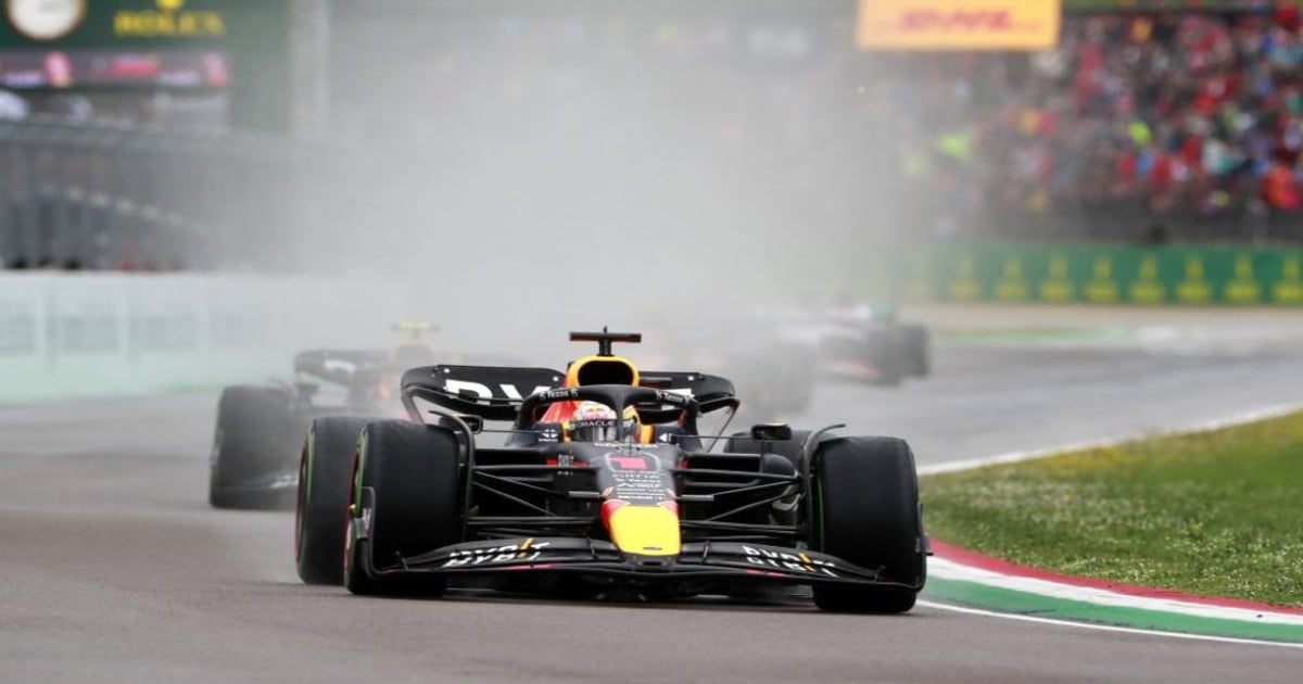 Verstappen strikes back at Imola after Ferrari fumbles | RACER
