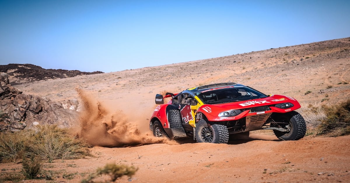 Loeb leads Dakar Stage 9 | RACER