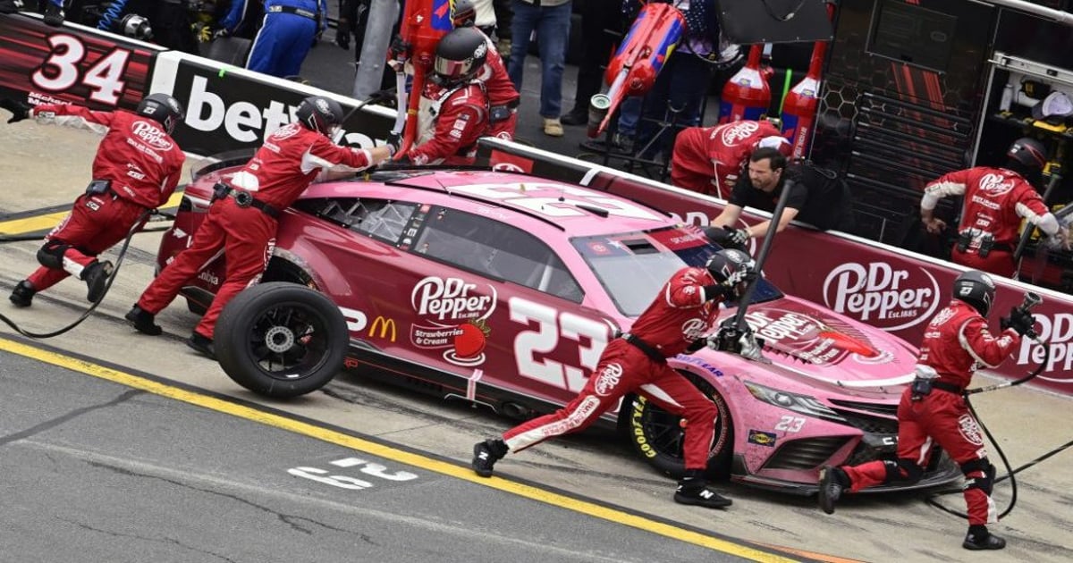 Wallace credits team after Charlotte fightback | RACER