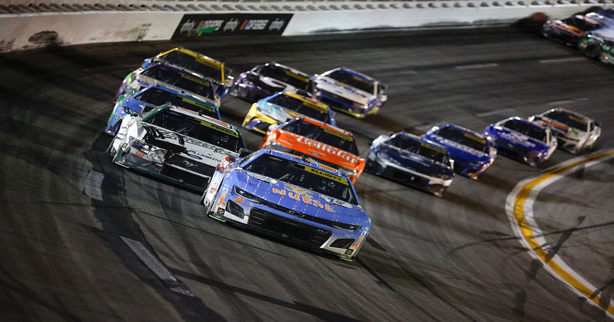 Elliott bump-drafts to frenetic hometown victory at Atlanta | RACER