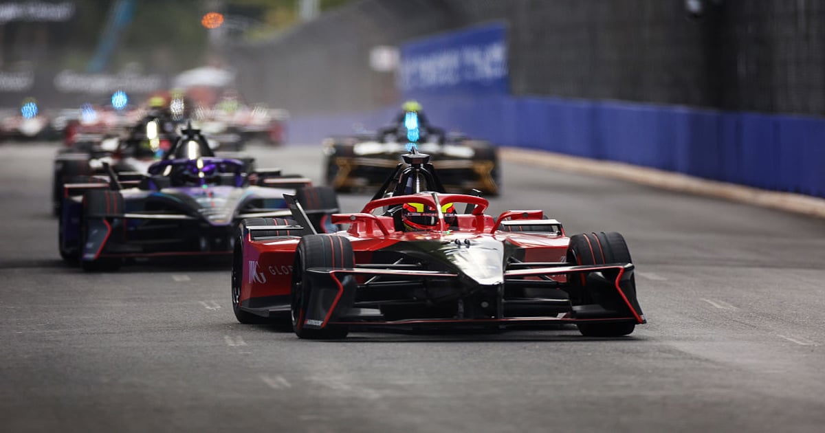 Dennis triumphs in chaotic season-opening race of attrition in Sao ...