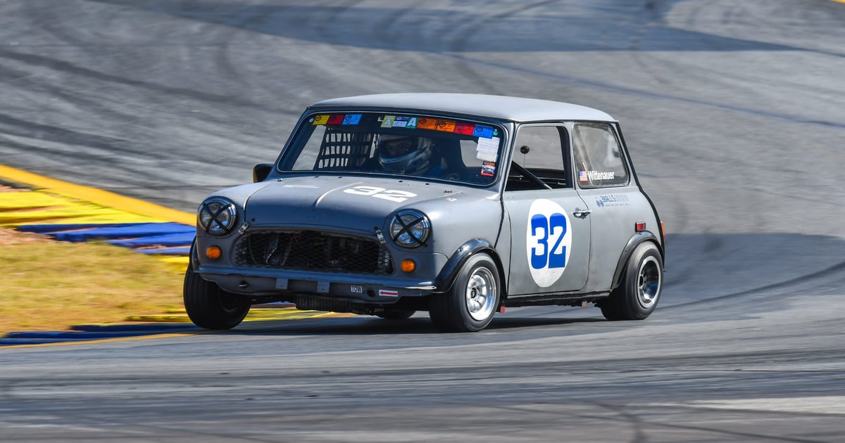 Wild Can-Am Mini Challenge finish highlights HSR Fall Historics final ...