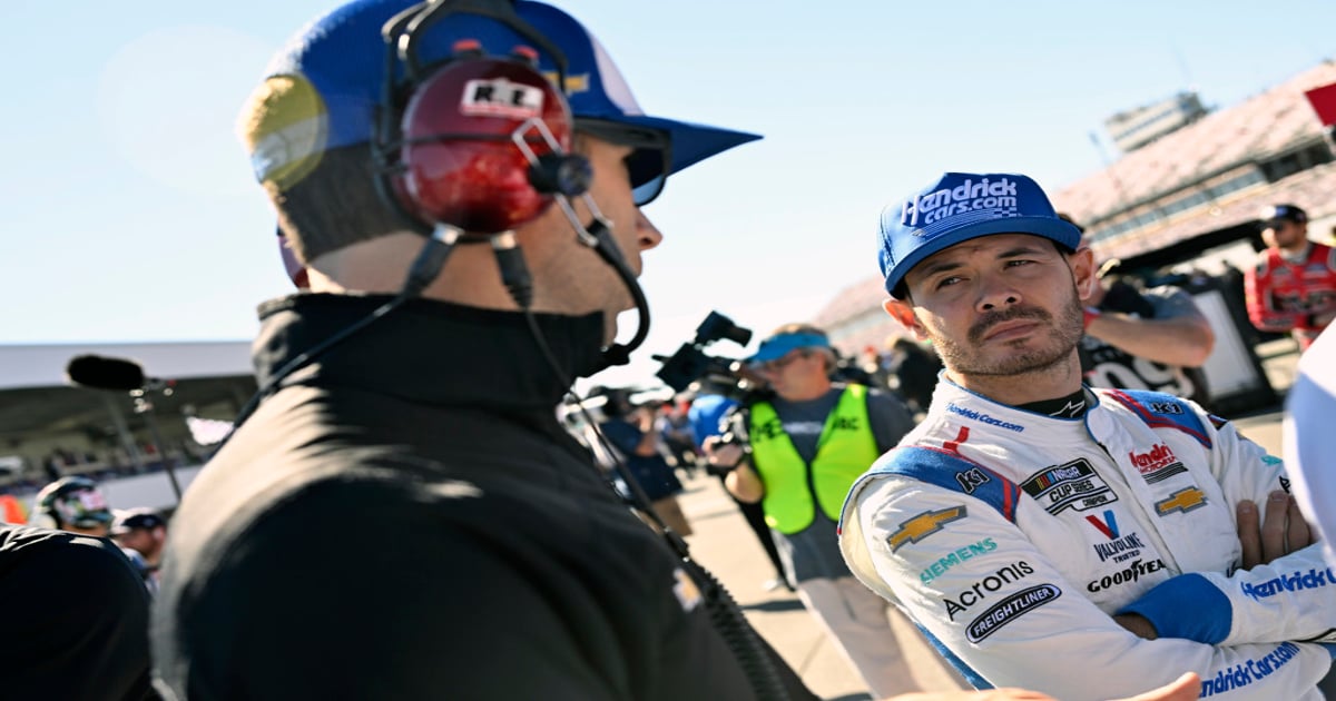 Larson's title defense over after another mistake | RACER
