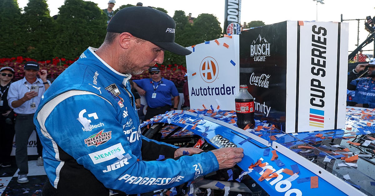 Hamlin signs contract extension with Gibbs | RACER
