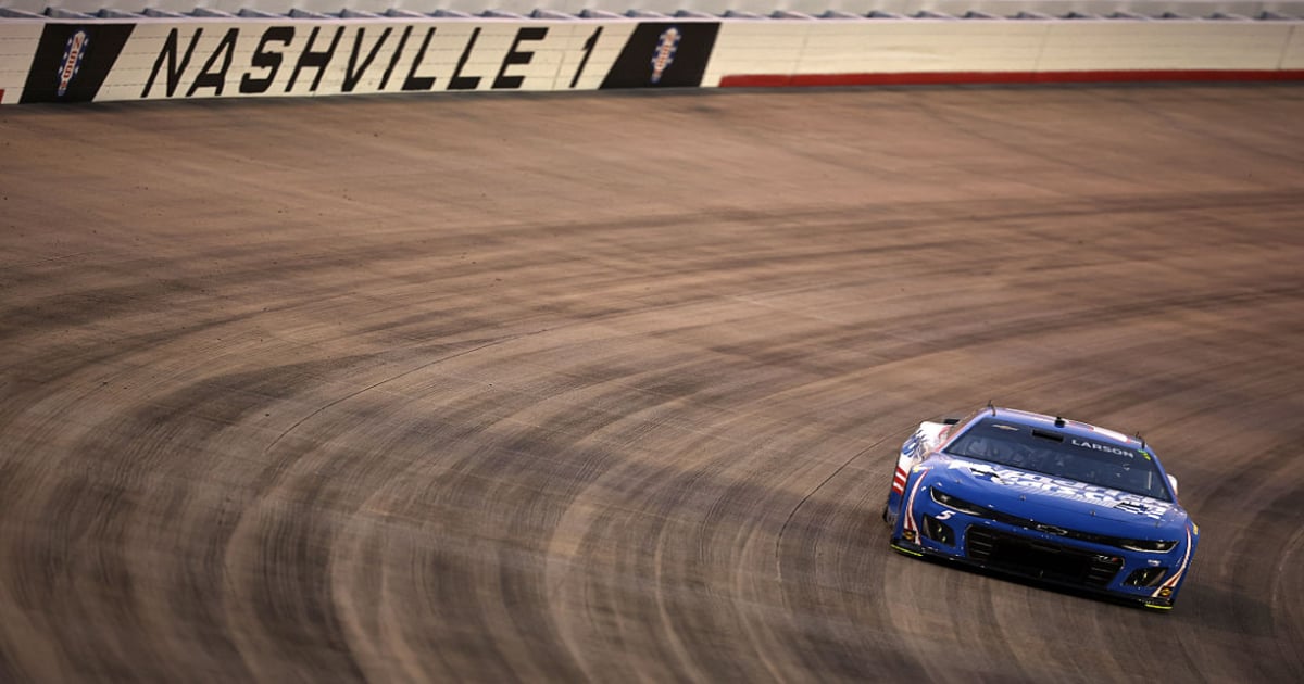 Larson makes the most out of a difficult day in Nashville | RACER