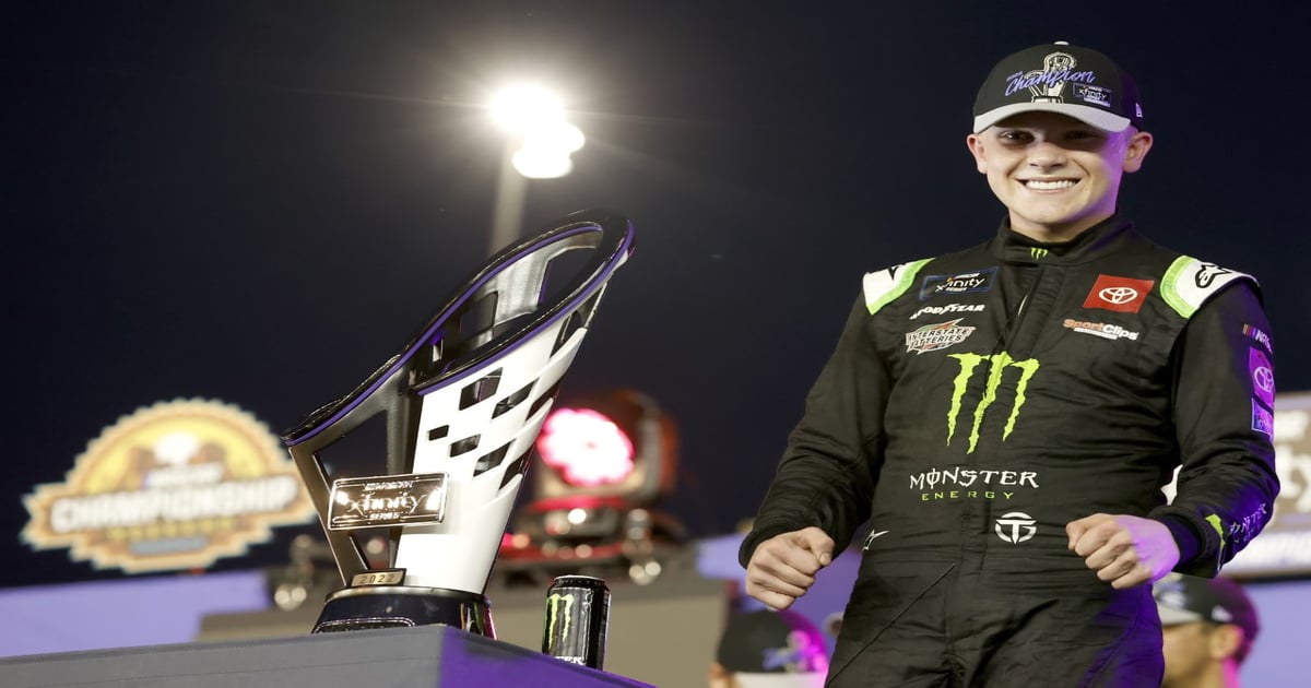 Gibbs holds off Gragson to win Xfinity championship at Phoenix | RACER